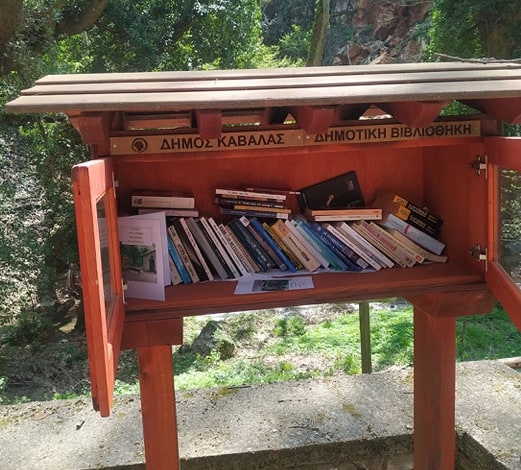 Η υπαίθρια Ανταλλακτική Βιβλιοθήκη του Δήμου Καβάλας έδωσε διέξοδο στις ...