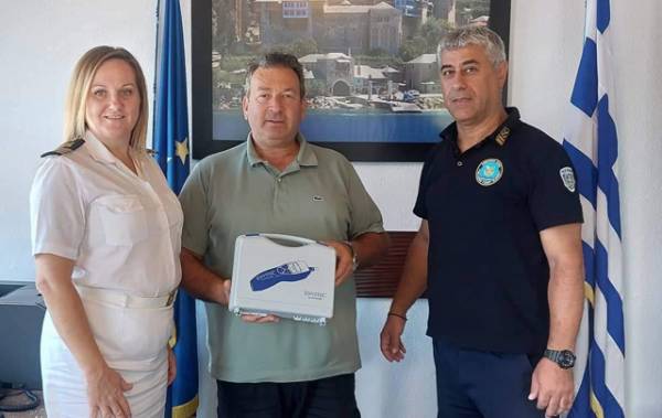 Θάσος: συσκευή μέτρησης αλκοόλης δώρισε στο Λιμεναρχείο το Δημοτικό ...