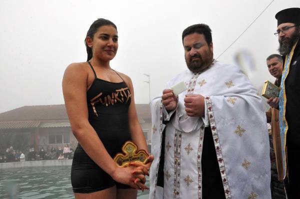 Κρηνίδες: Το Σταυρό έπιασε μια νεαρή κοπέλα | Kavala News Τα Νέα της ...