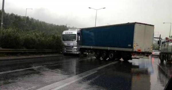 Δίπλωσε νταλίκα στην Εγνατία – Κλειστές δύο λωρίδες κυκλοφορίας προς ...